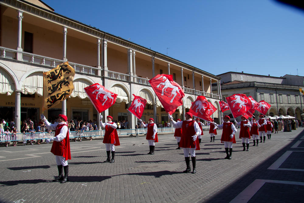 Fahnenschwinger und Barbarossagruppe in Faenza - Schwäbisch Gmünd